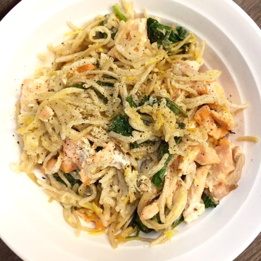 5 Ingredient Soba Noodles with Salmon 385 Calories