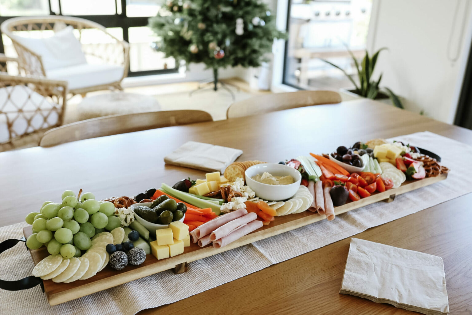 How to prepare a budget platter to entertain a crowd